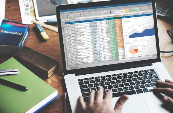 12 Best Freelance Jobs for Students: How to Start & Succeed